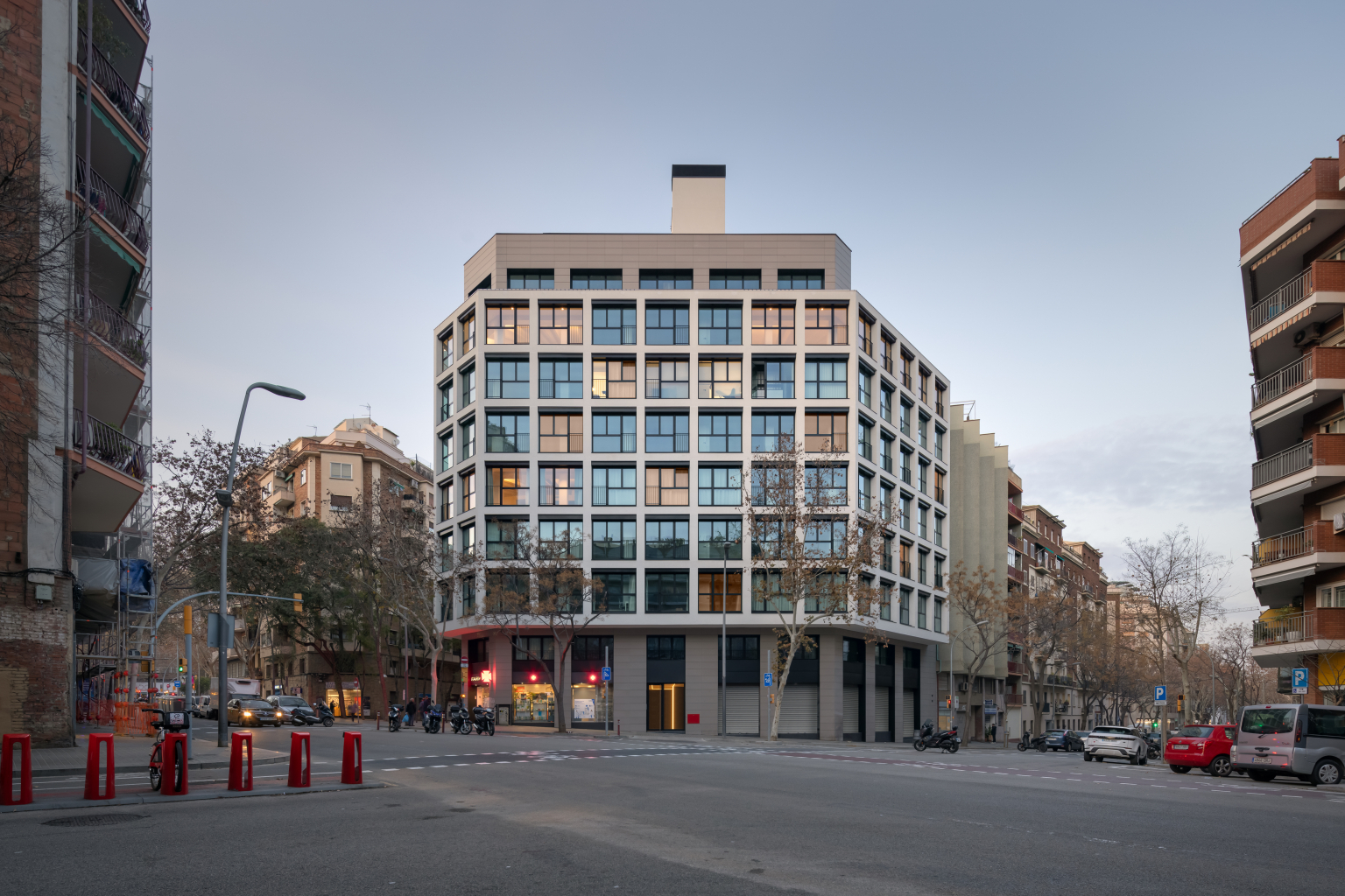 VILALTA STUDIO rehabilita un edificio industrial y lo convierte en 41 ...